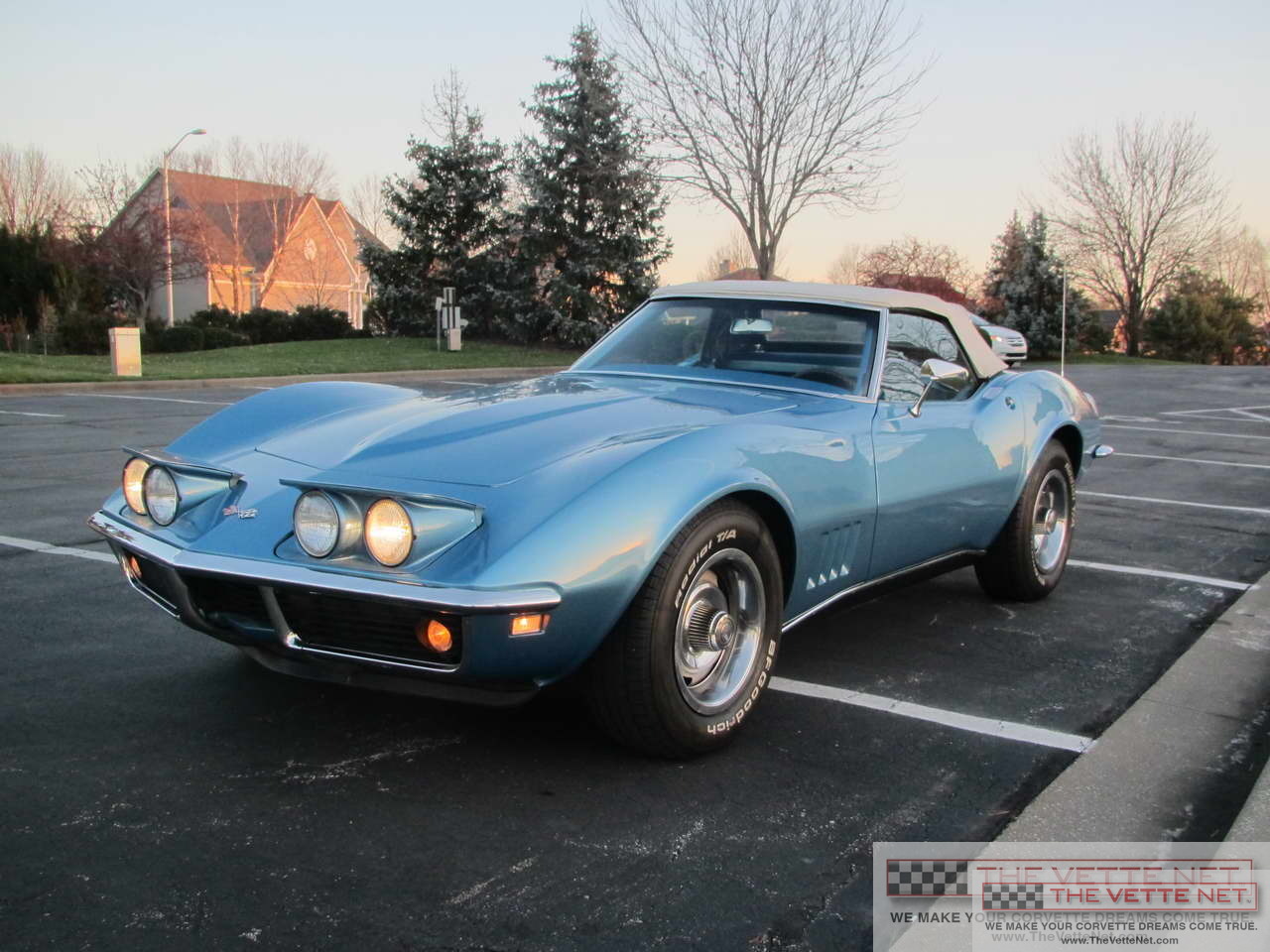 TheVetteNet.com - 1968 Corvette Convertible LeMans Blue