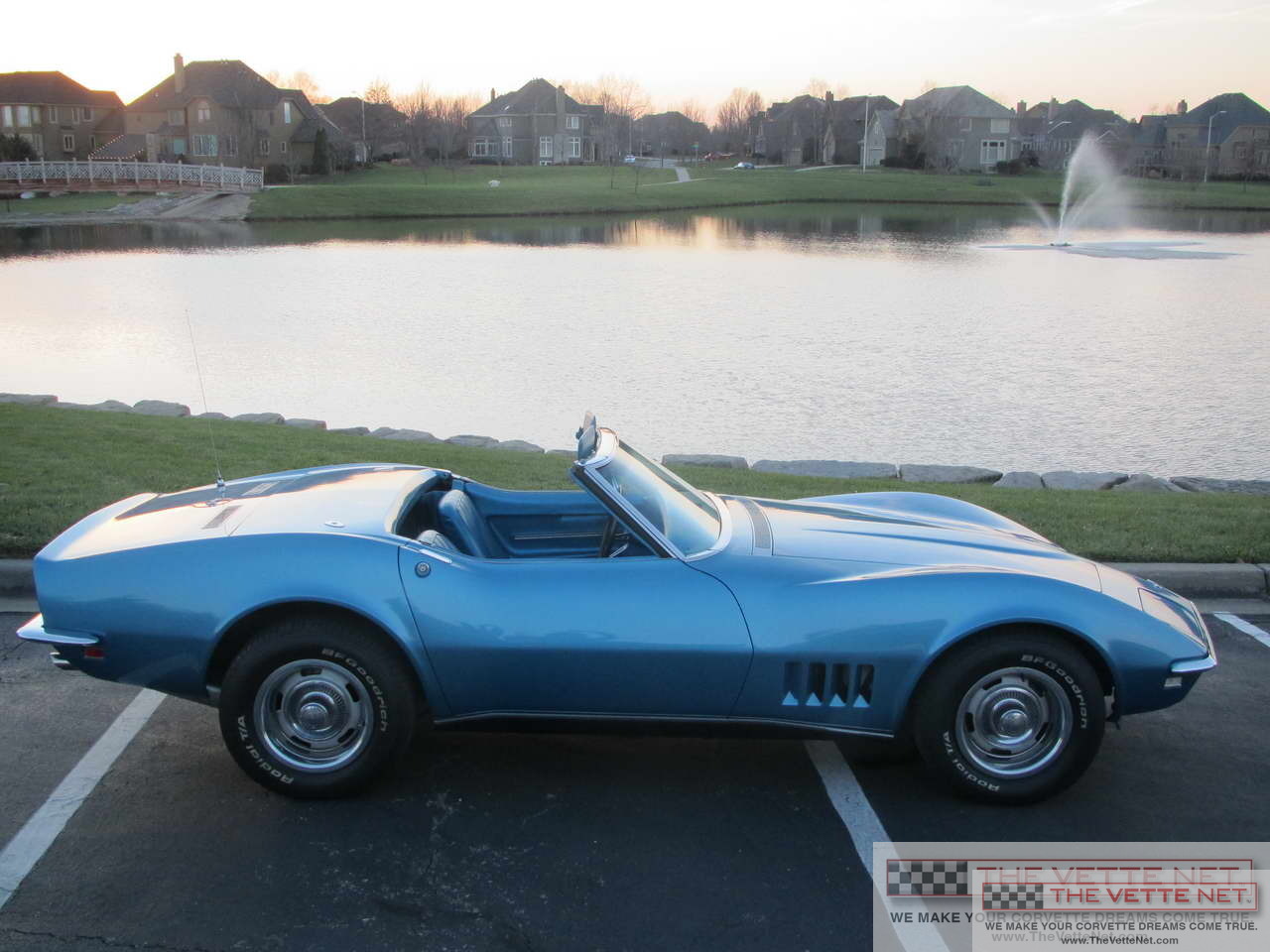 TheVetteNet.com - 1968 Corvette Convertible LeMans Blue