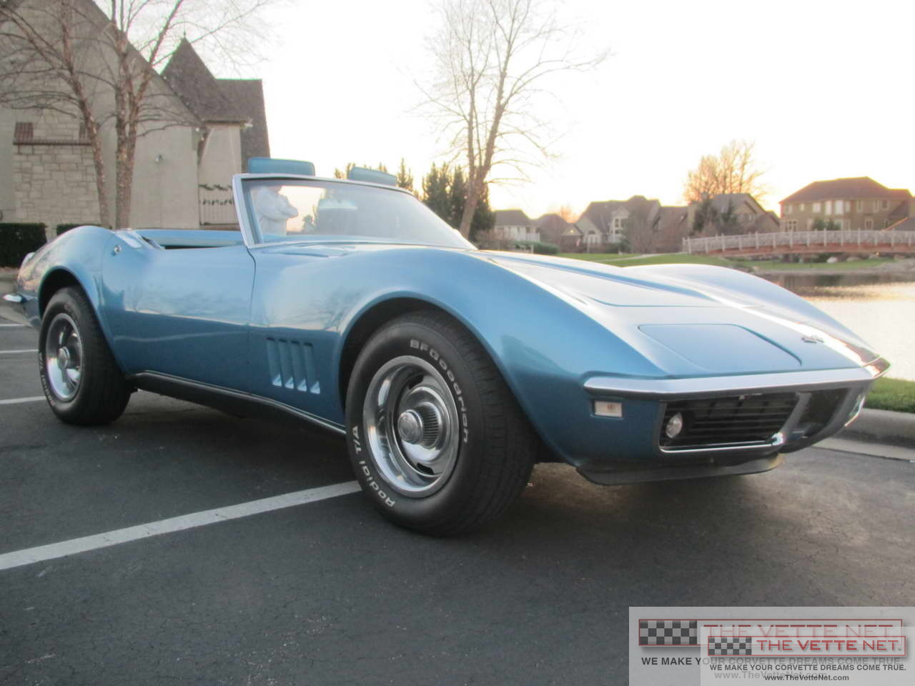 TheVetteNet.com - 1968 Corvette Convertible LeMans Blue
